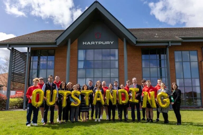 Đại học Hartpury University | Chương trình đào tạo, học bổng và học phí ...